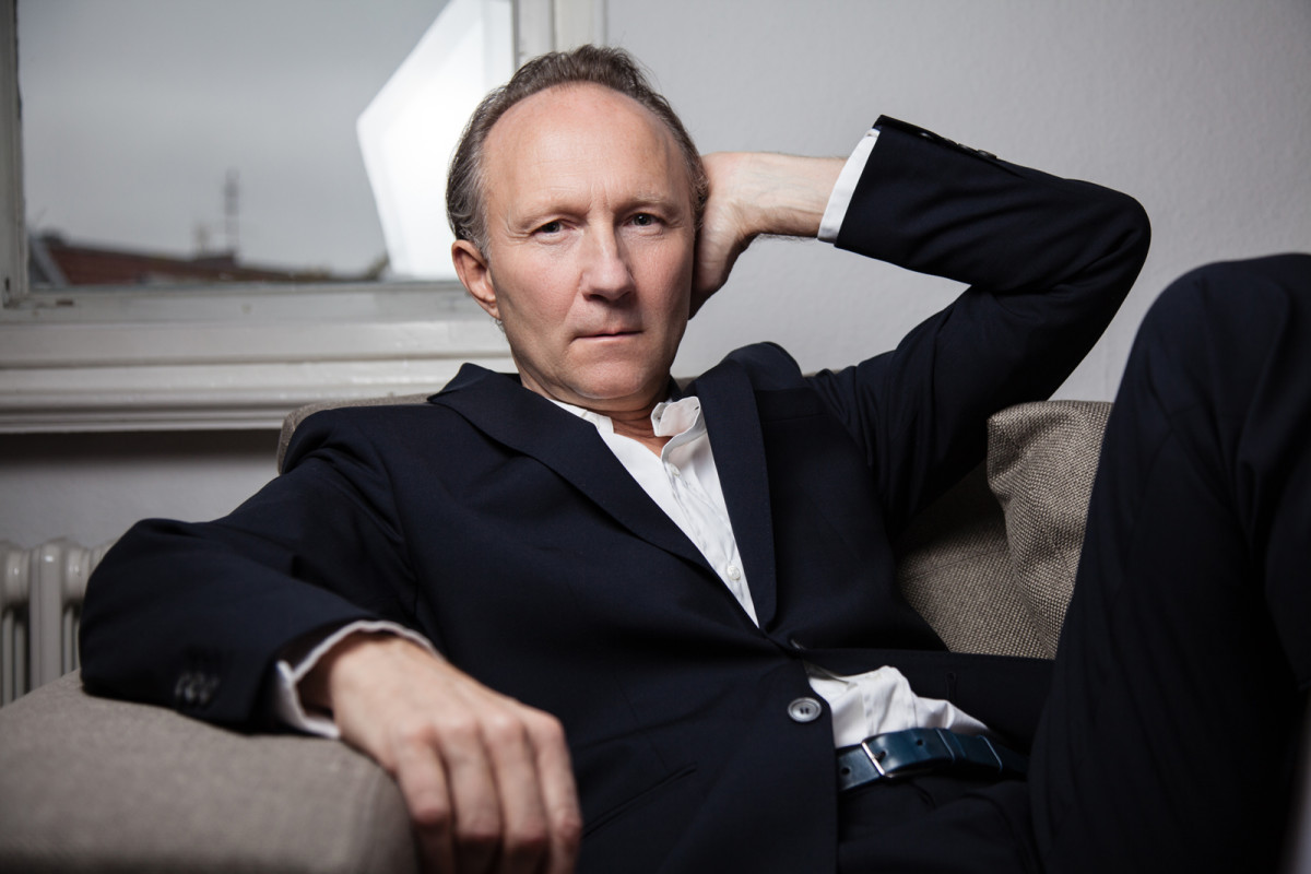 Alexander Hauff Portrait Photographs - about curiosity